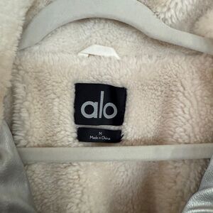 ALO Yoga | Jackets & Coats | Alo Yoga Orion Cropped Puffer | Poshmark